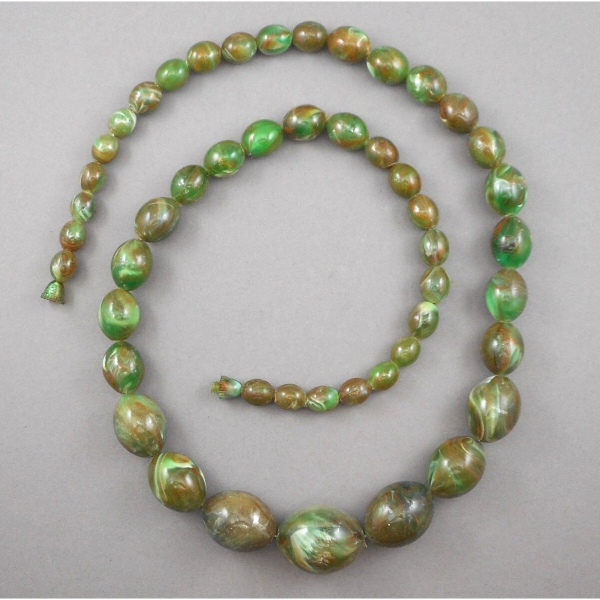 Long Vintage Green Marble Graduated Bead Necklace Old Swirl Plastic Op ...