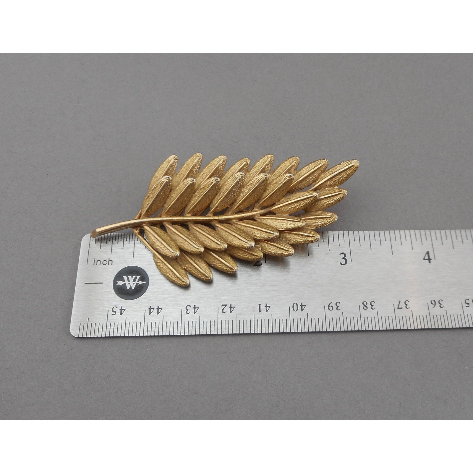 Vintage 1950s Hargo Feather or Leaf Brooch - Gold Tone Signed HAR Desi ...